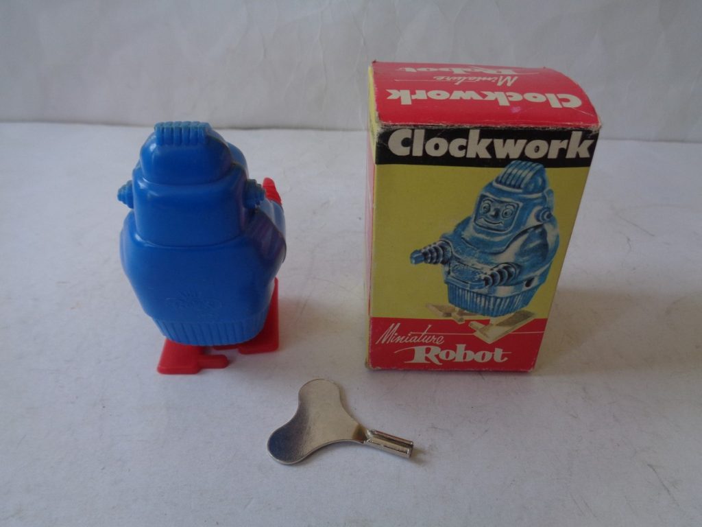 Ray's Miniature Robot with Box (wind-up) - Toy Paradise