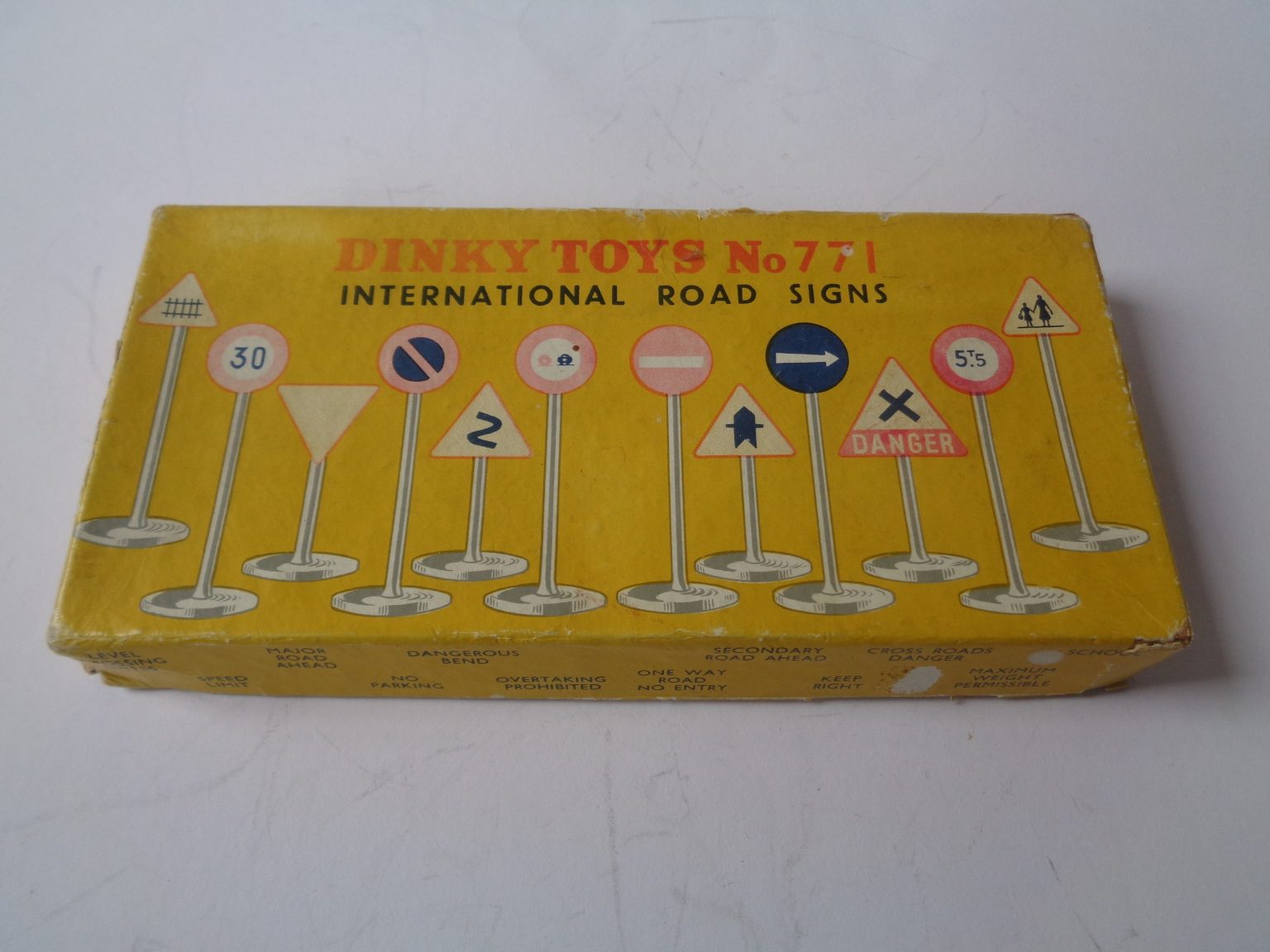 Dinky Toys 771 International Road Signs with Box - Toy Paradise