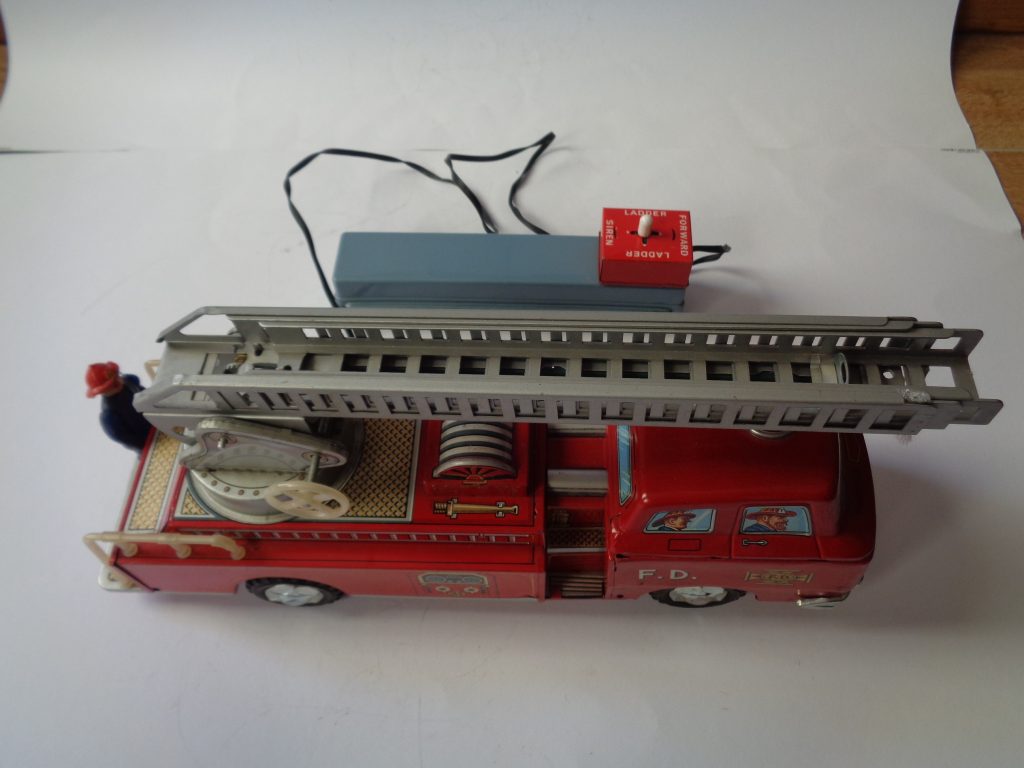 Modern Toys Fire Department Truck with r/c (battery-operated) - Toy ...