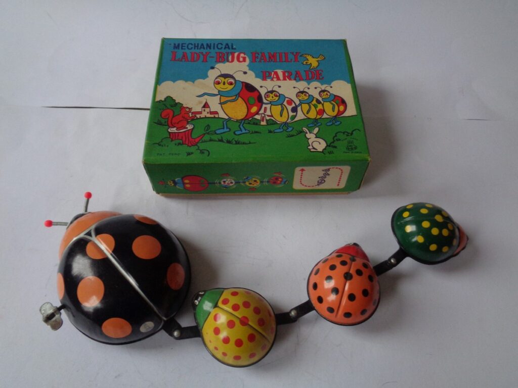 T.P.S. Lady-Bug Family Parade with Box (wind-up) - Toy Paradise