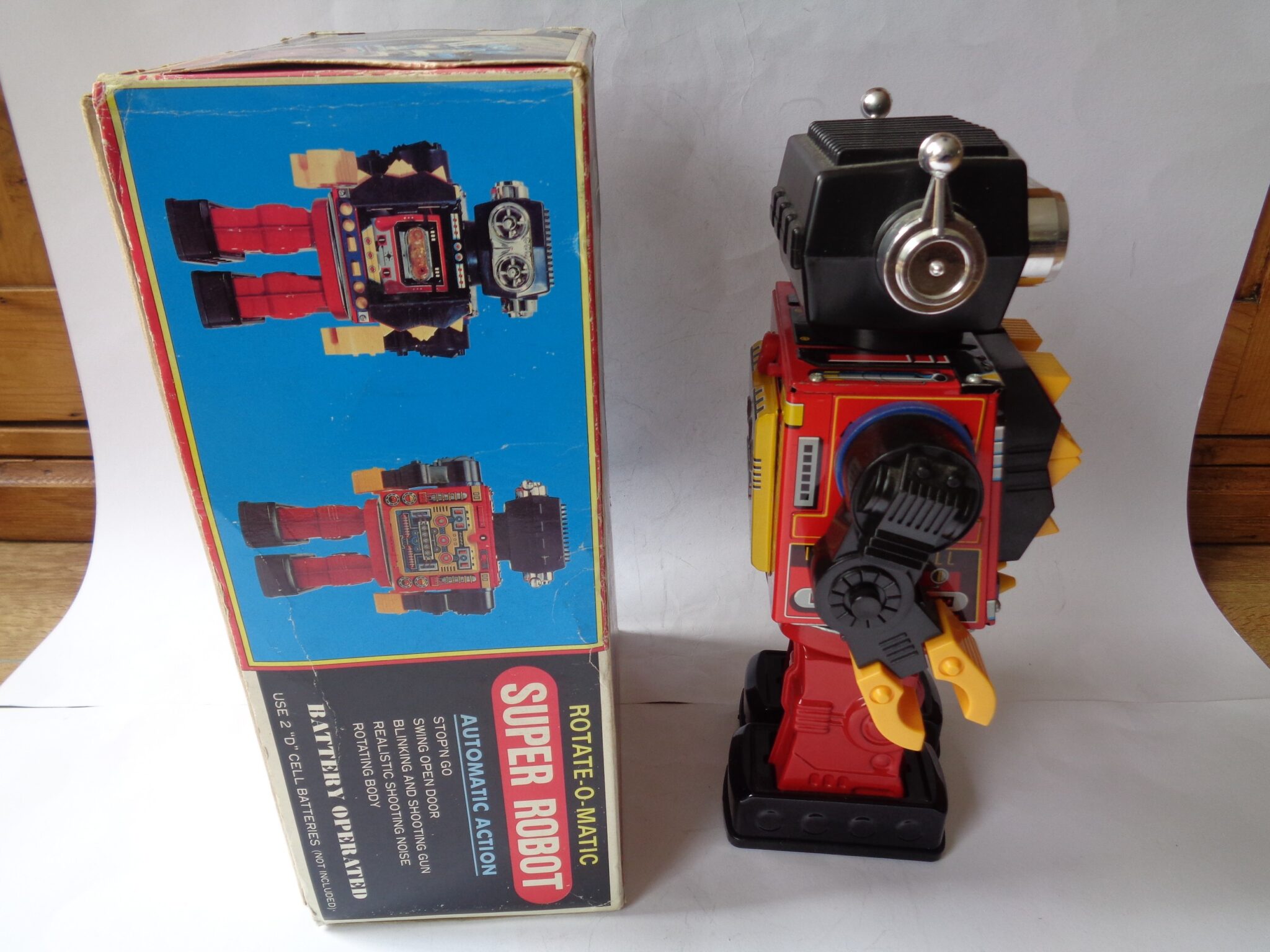 S.H. Horikawa Rotate-O-Matic Super Robot with Box (battery-operated ...