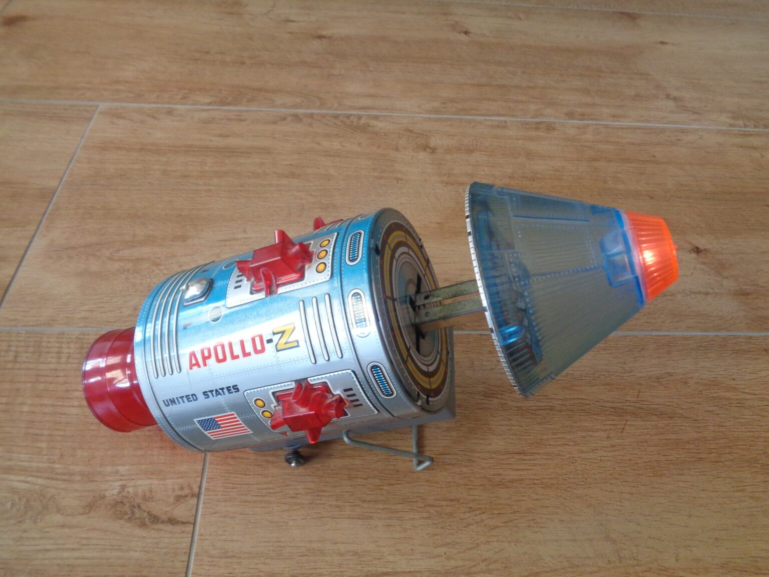 T.N. Nomura Apollo-Z Space Shuttle (battery-operated) - Toy Paradise