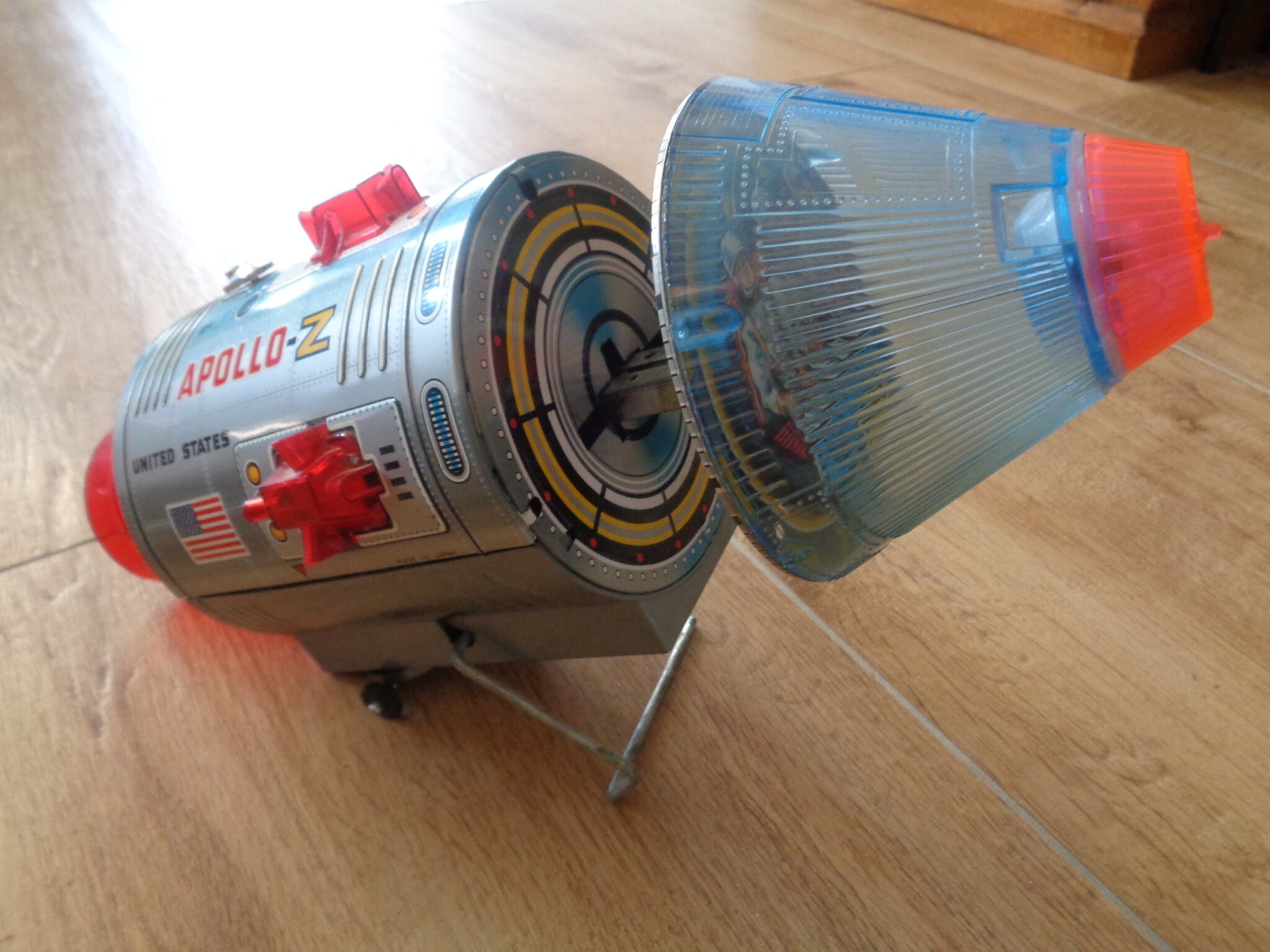 T.N. Nomura Apollo-Z Space Shuttle (battery-operated) - Toy Paradise