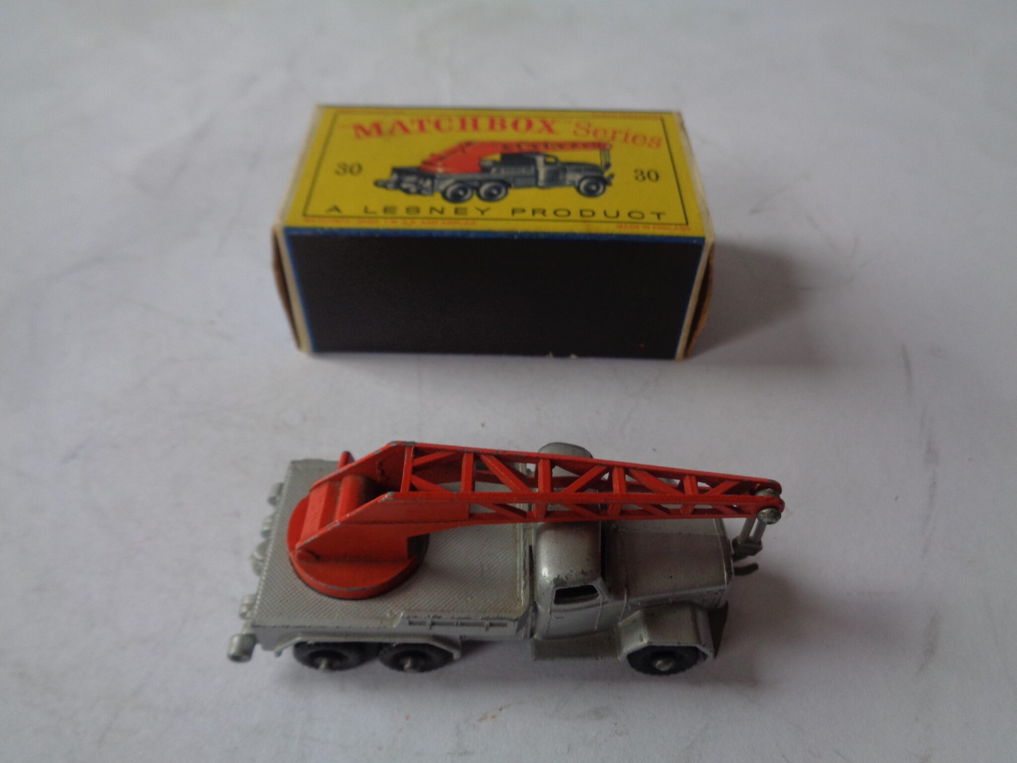 Matchbox 30 6-Wheel Crane Truck with Box - Toy Paradise