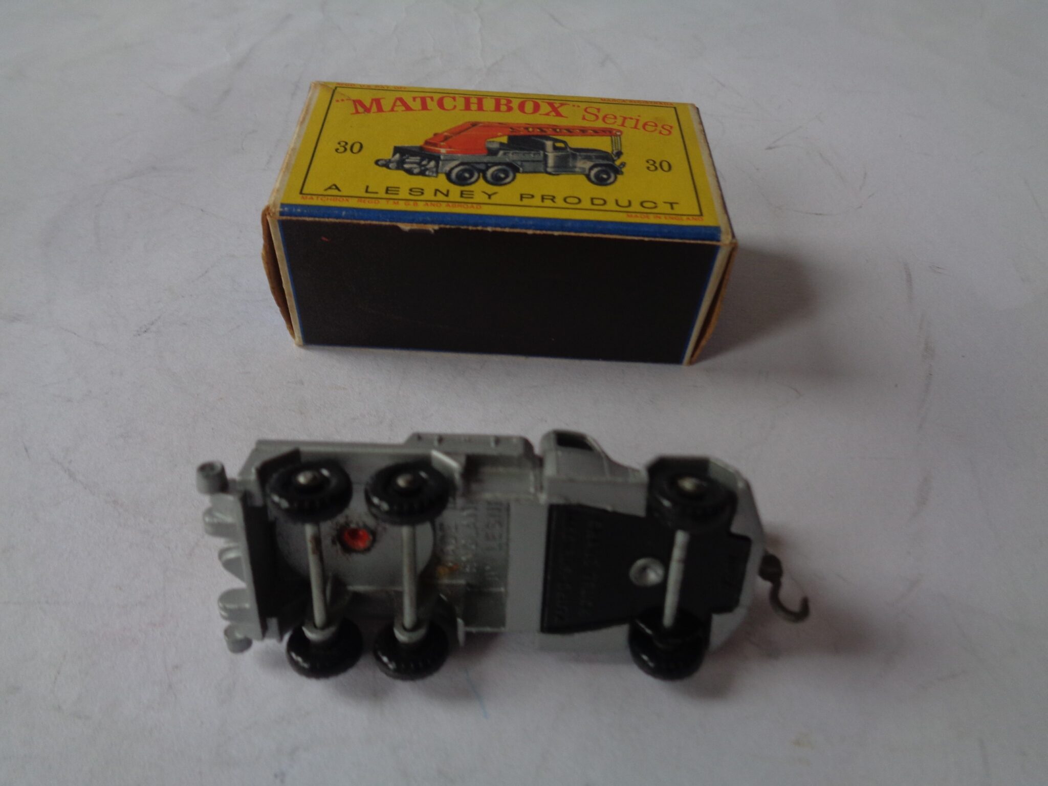 Matchbox 30 6-Wheel Crane Truck with Box - Toy Paradise