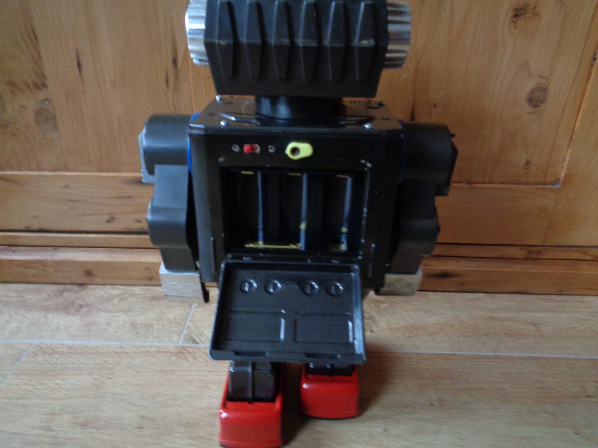 S.H. / Horikawa Super Giant Robot with Box (battery-operated) - Toy ...