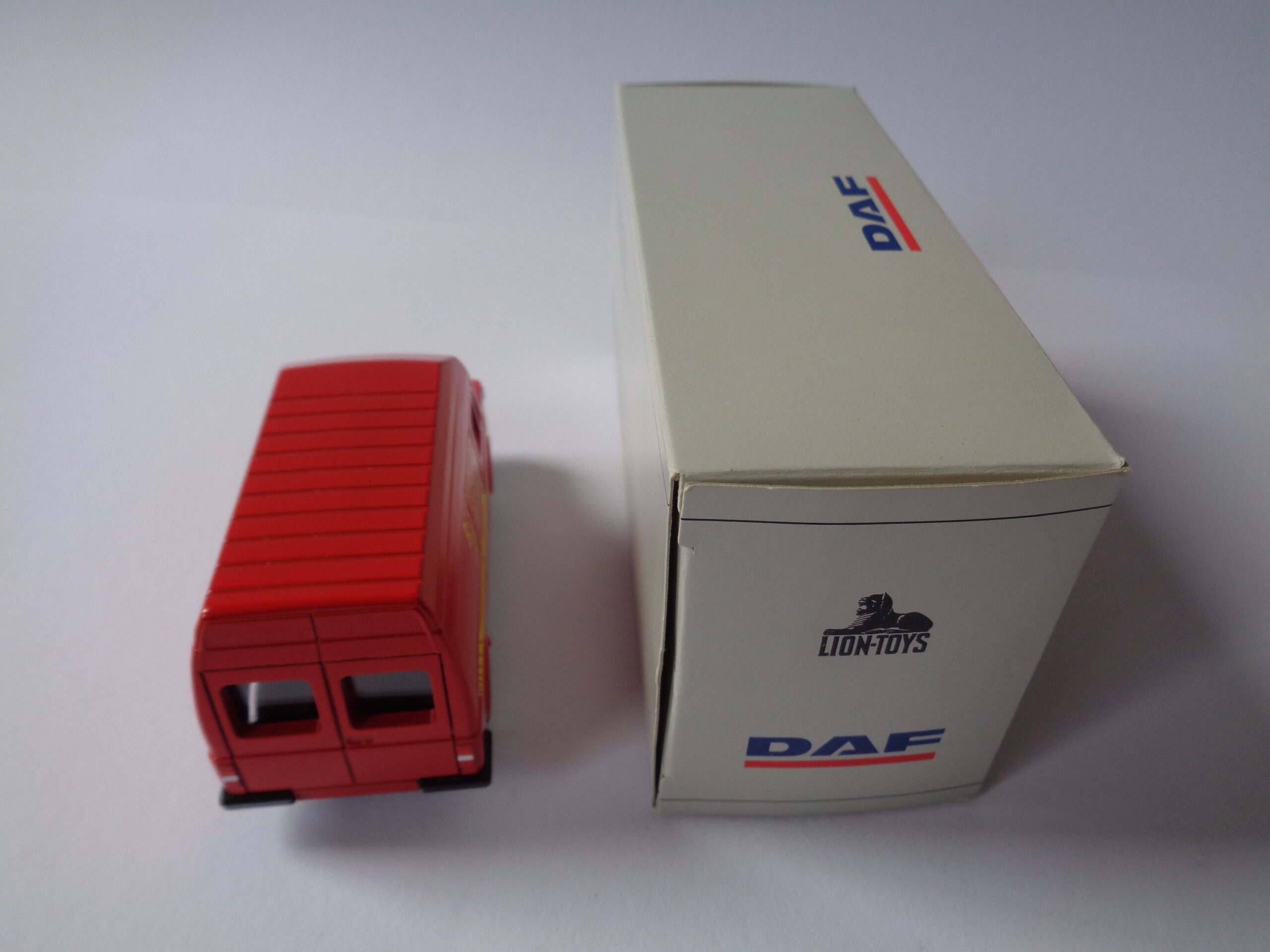 Lion Car DAF 400 no.81 Bestelauto van het Jaar with Box - Toy Paradise