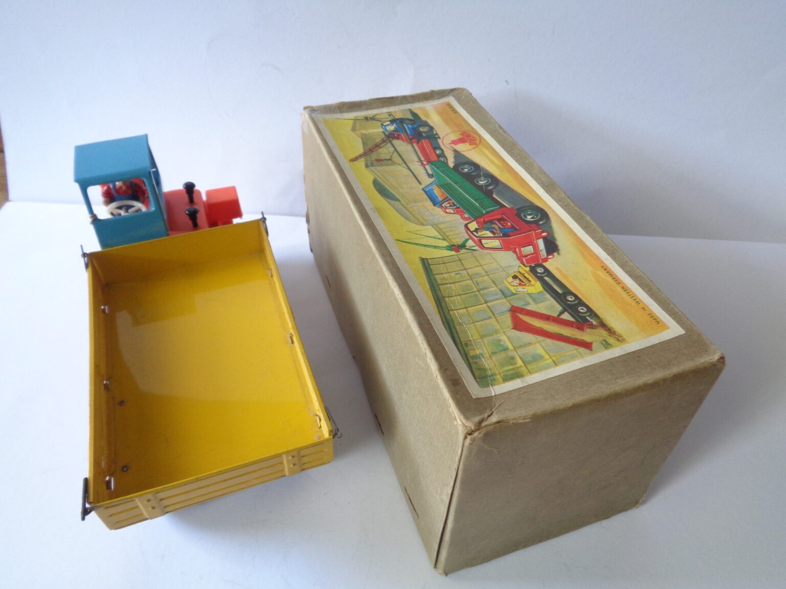 Strenco Dump Truck with Box (friction) - Toy Paradise