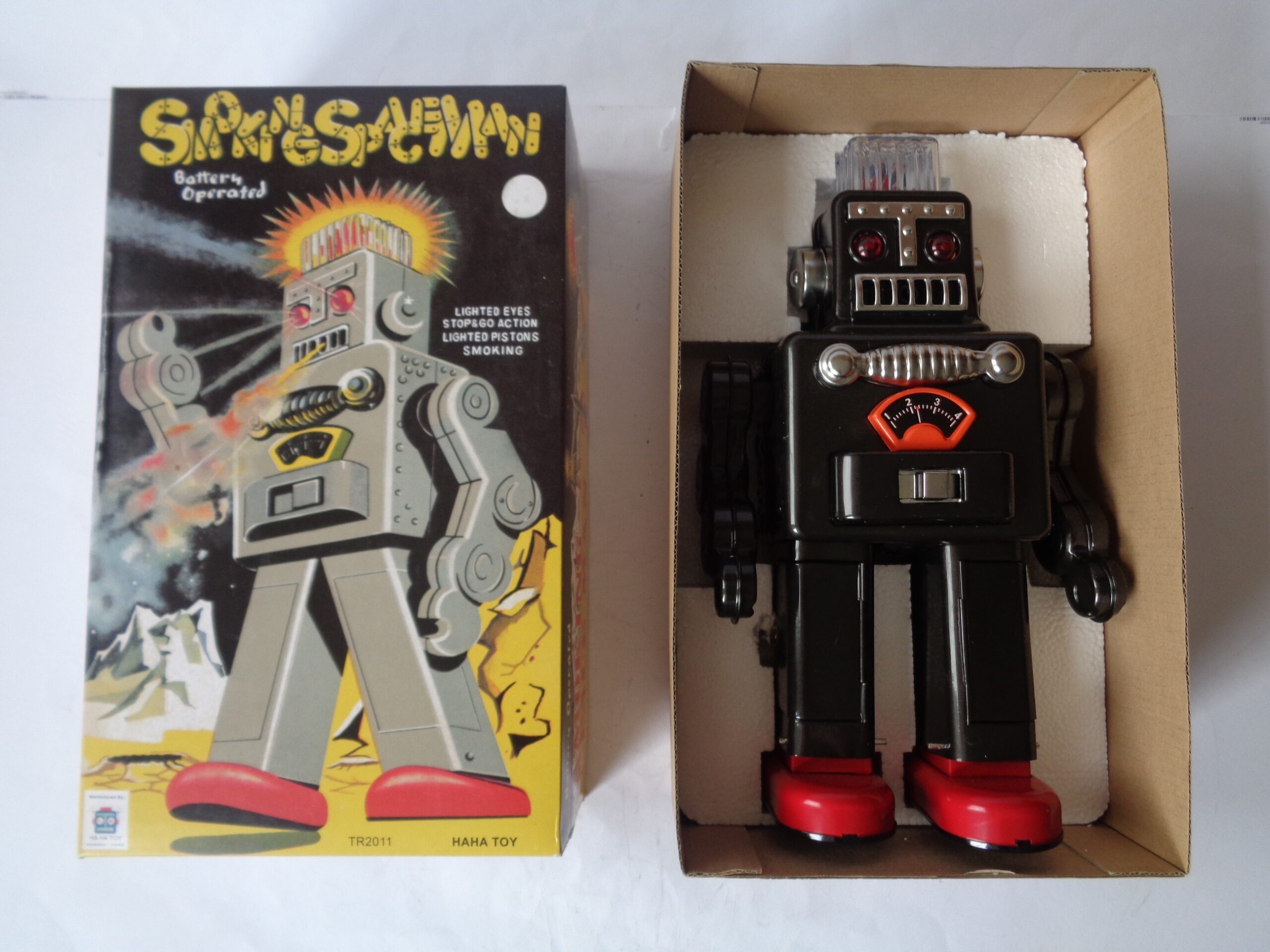 Ha Ha Toy Smoking Spaceman Robot with Box (battery-operated) - Toy Paradise
