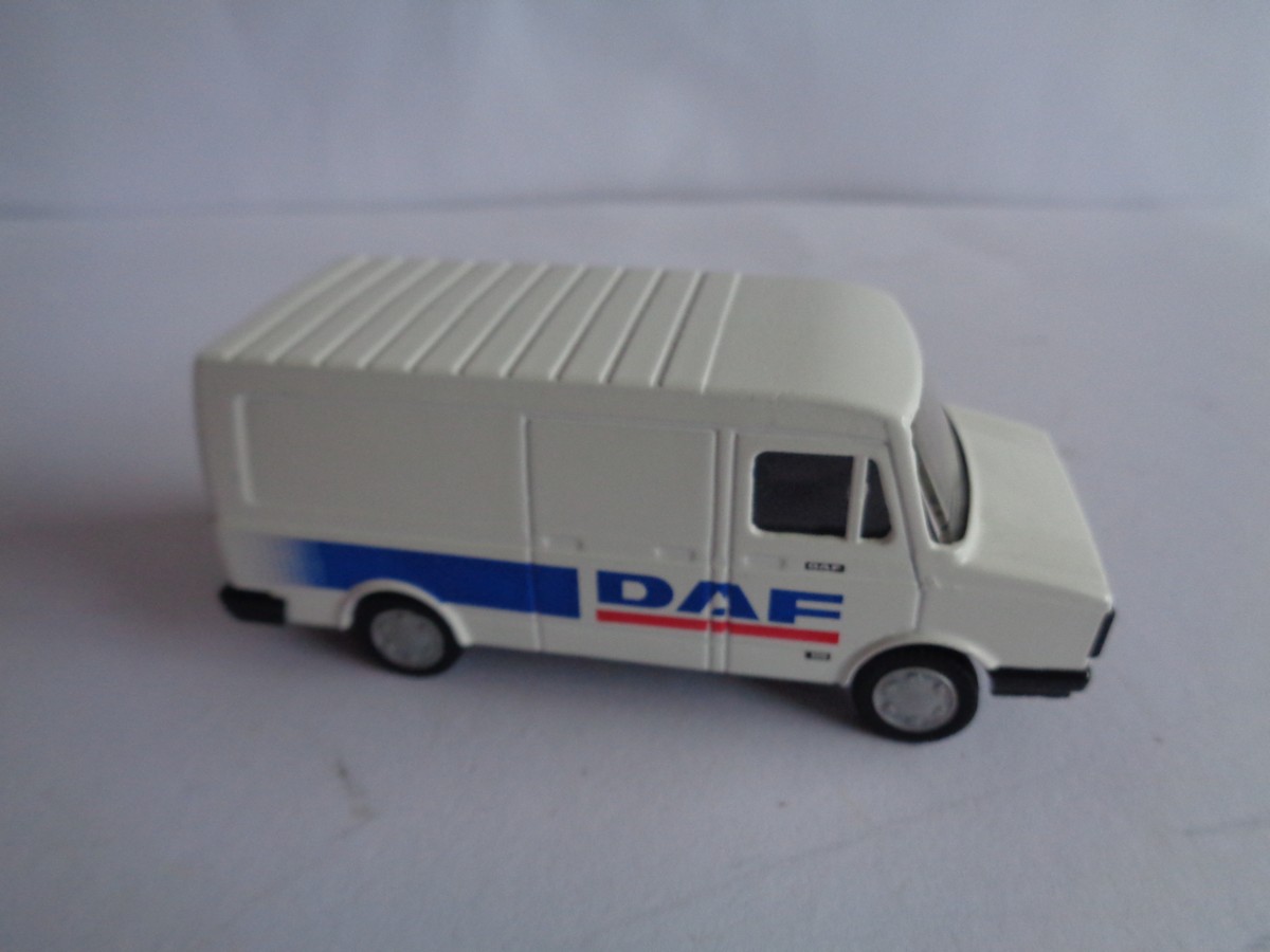 Lion Car DAF 400 ''DAF'' Van - Toy Paradise