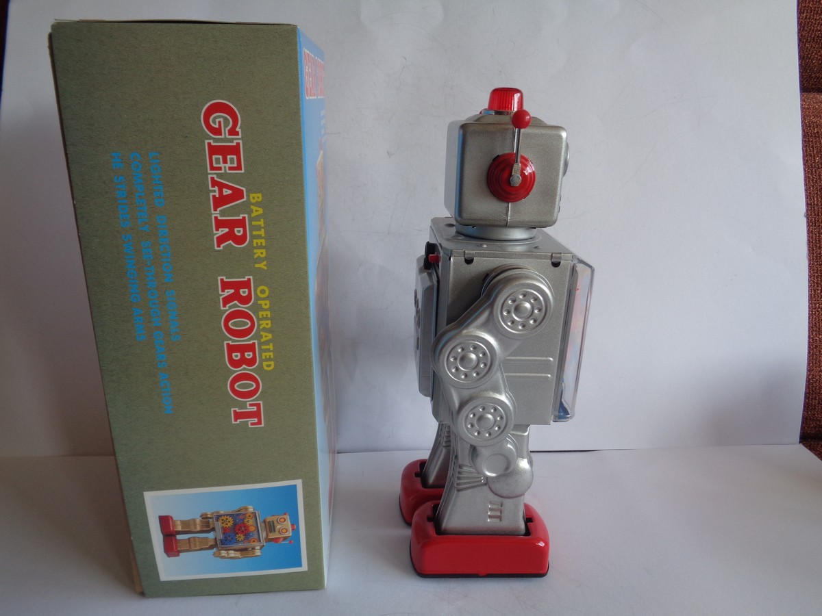 Metal House Gear Robot with Box (battery-operated) - Toy Paradise