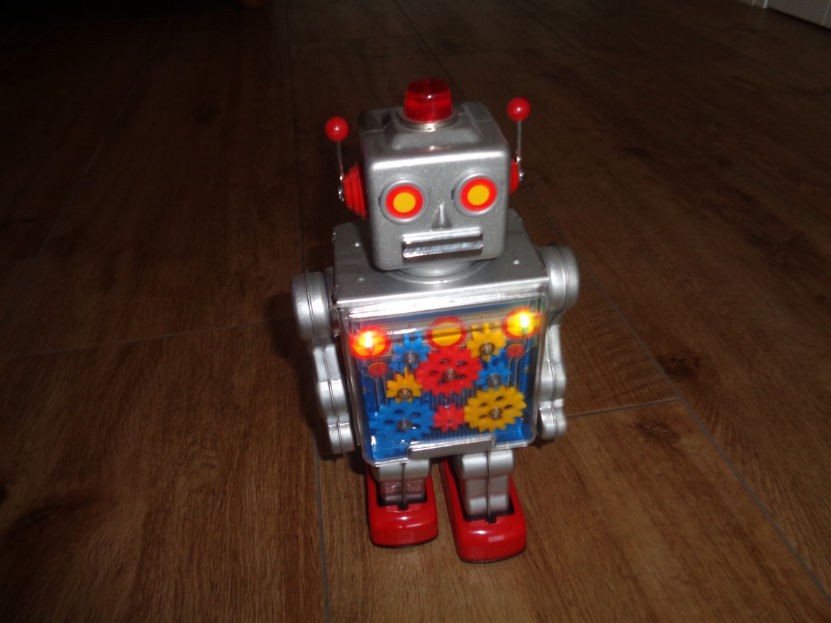 Metal House Gear Robot with Box (battery-operated) - Toy Paradise
