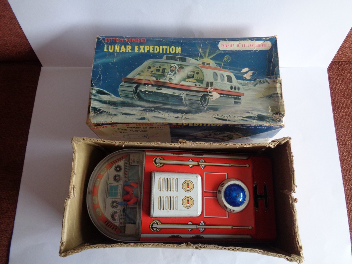 Modern Toys Lunar Expedition Space Tank with Box (battery-operated ...
